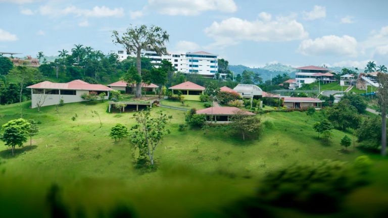 HILLARY NATURE RESORT & SPA – Atlas Viajes